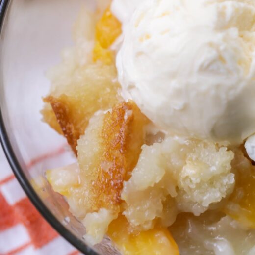 Bisquick Peach Cobbler {5 Minute Prep!} | Lil' Luna
