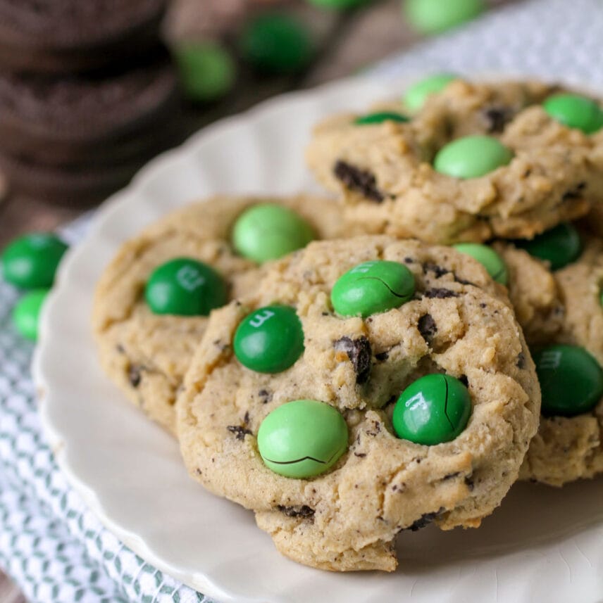 Mint M&M Oreo Cookies {Quick + Tasty} | Lil' Luna