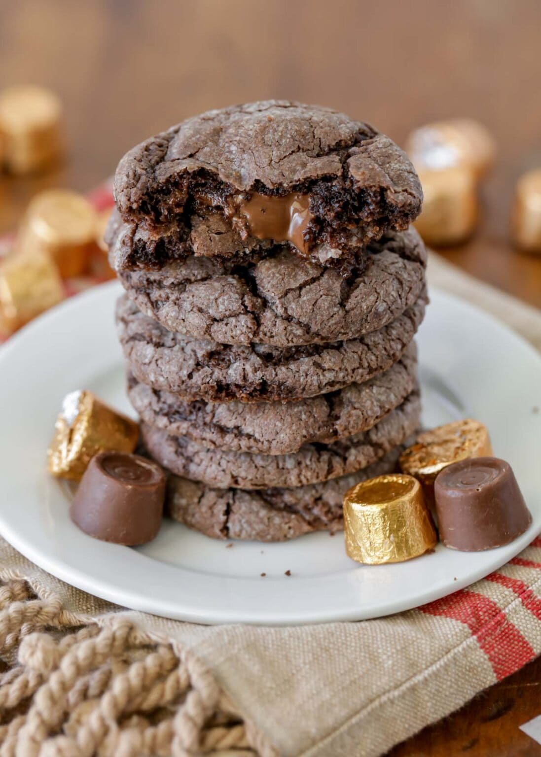 Gooey Chocolate Rolo Cookies {Quick + Easy} | Lil' Luna