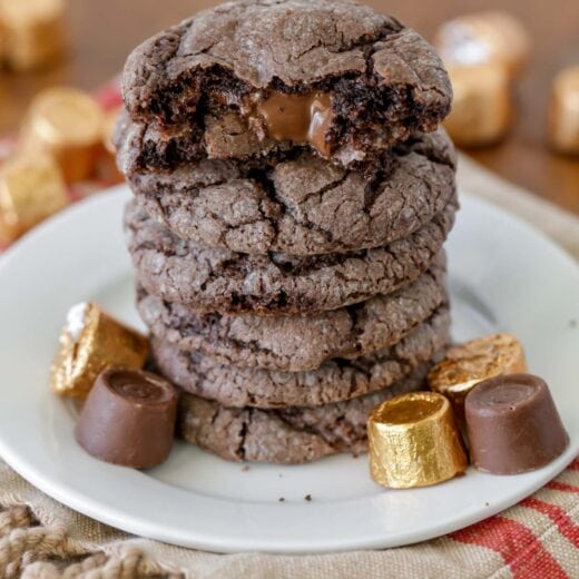 Gooey Chocolate Rolo Cookies {Quick + Easy} | Lil' Luna