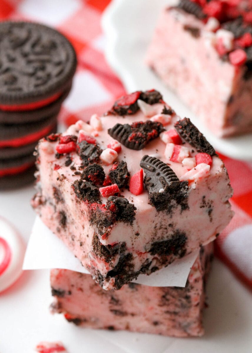 Peppermint Oreo Fudge {Make in Under 20 Minutes} | Lil' Luna