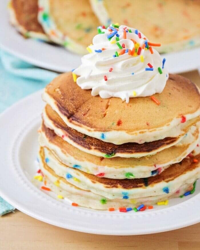 Funfetti Pancakes {Great Birthday Surprise} | Lil' Luna