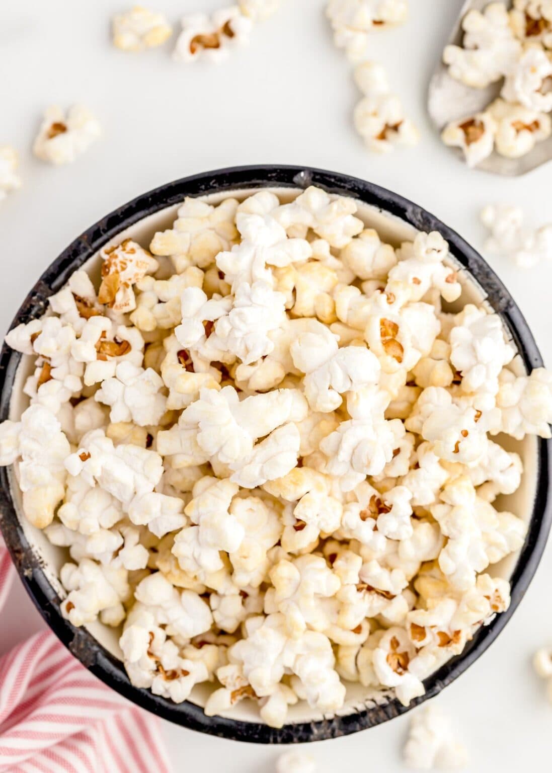 Homemade Kettle Corn {Stovetop Recipe} | Lil' Luna