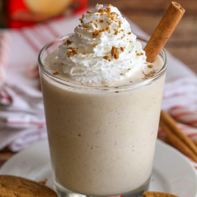 Eggnog Milkshakes {3 Ingredient Christmas Treat} | Lil' Luna