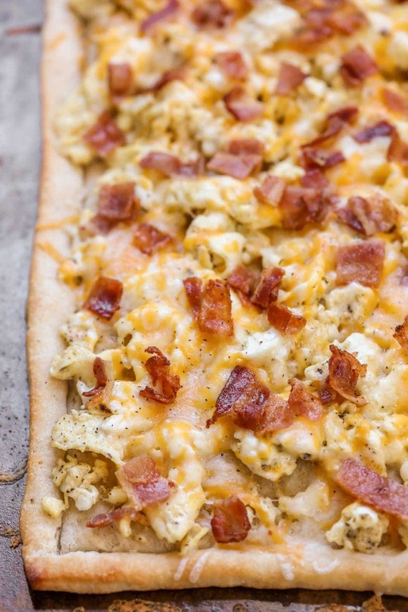 Easy Cheesy Breakfast Pizza (+VIDEO) | Lil' Luna
