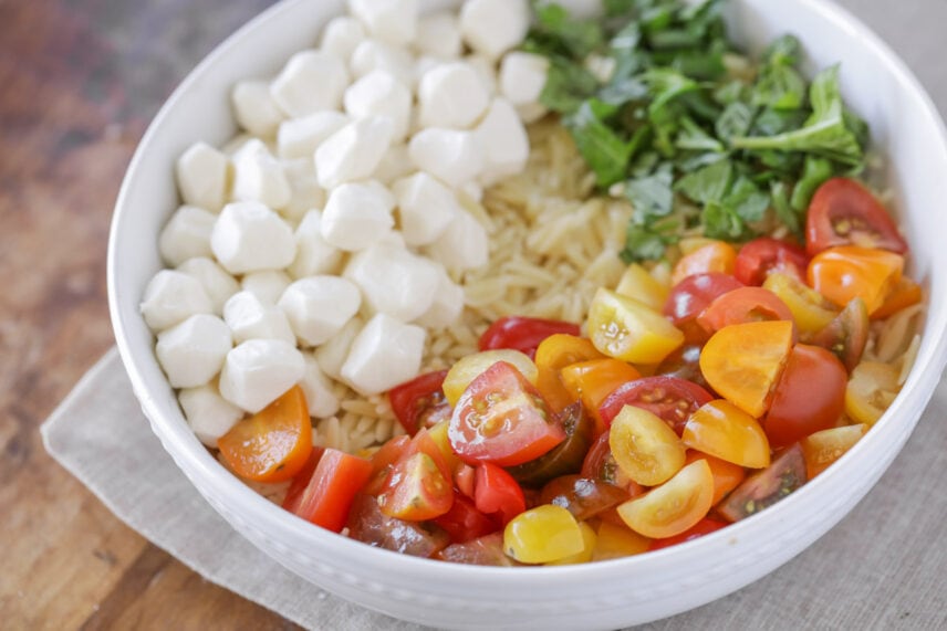 Mozzarella Pasta Salad {Quick + Simple!} | Lil' Luna