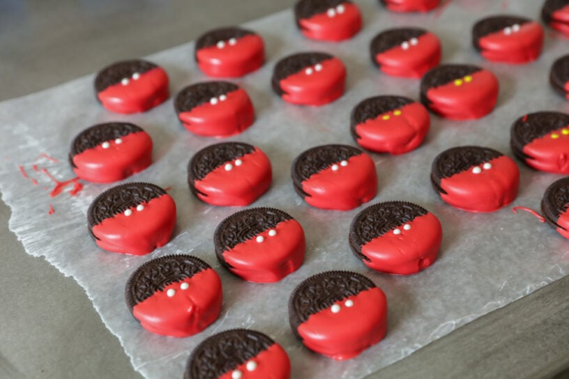 Mickey Mouse Oreos Recipe | Lil' Luna