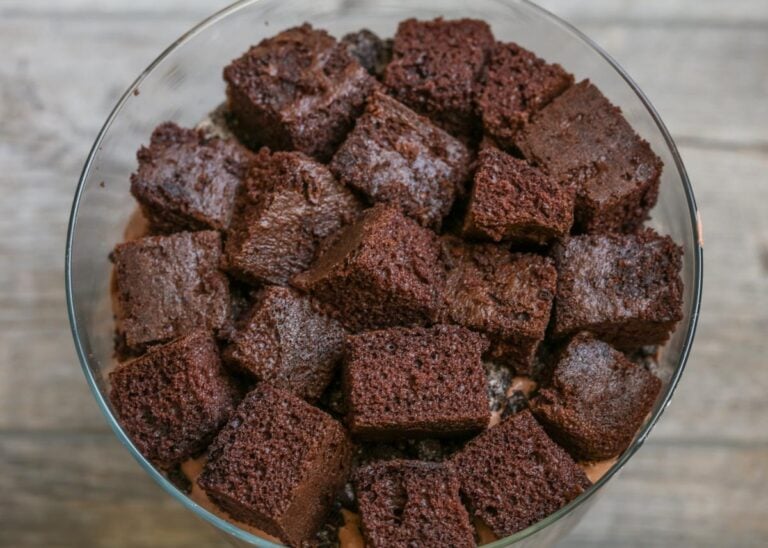 Chocolate Spider Trifle {Perfect for Halloween} | Lil' Luna