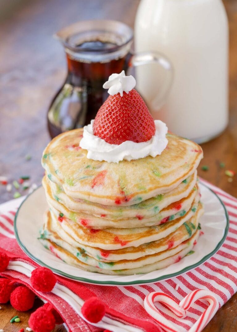 Christmas Pancakes {Festive + Kid-Friendly} | Lil' Luna