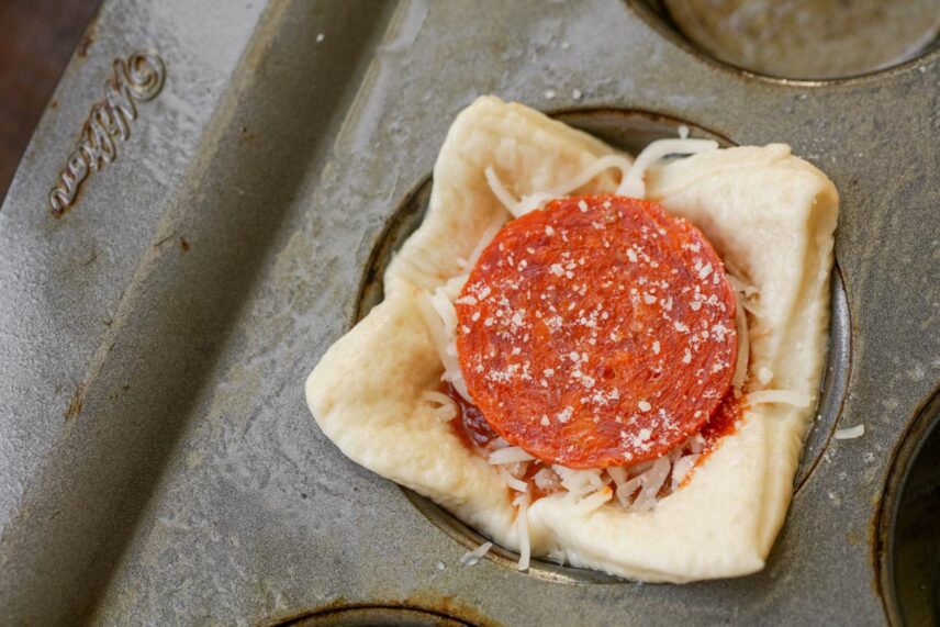 Mini Deep Dish Pizzas {Easily Customizable!} | Lil' Luna