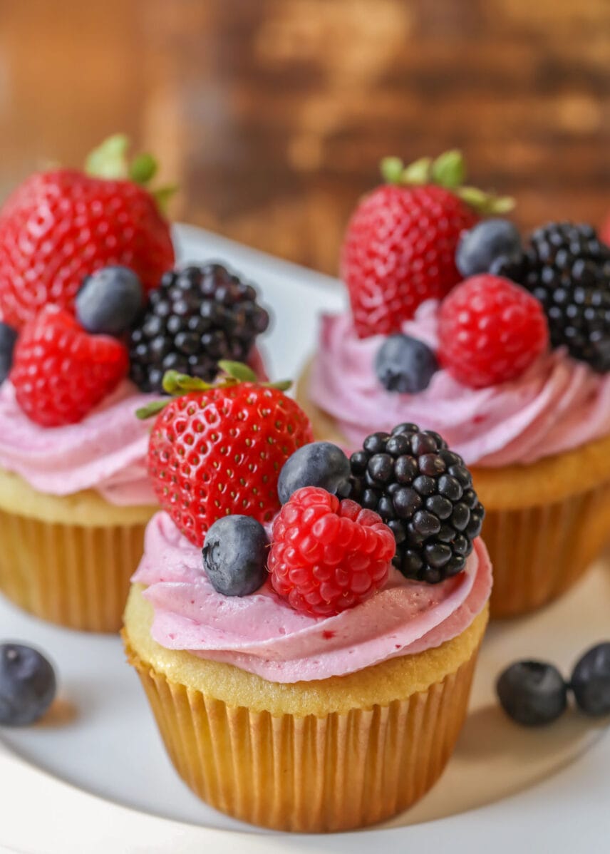 Berry Buttercream Frosting {With Fresh Berries} | Lil' Luna