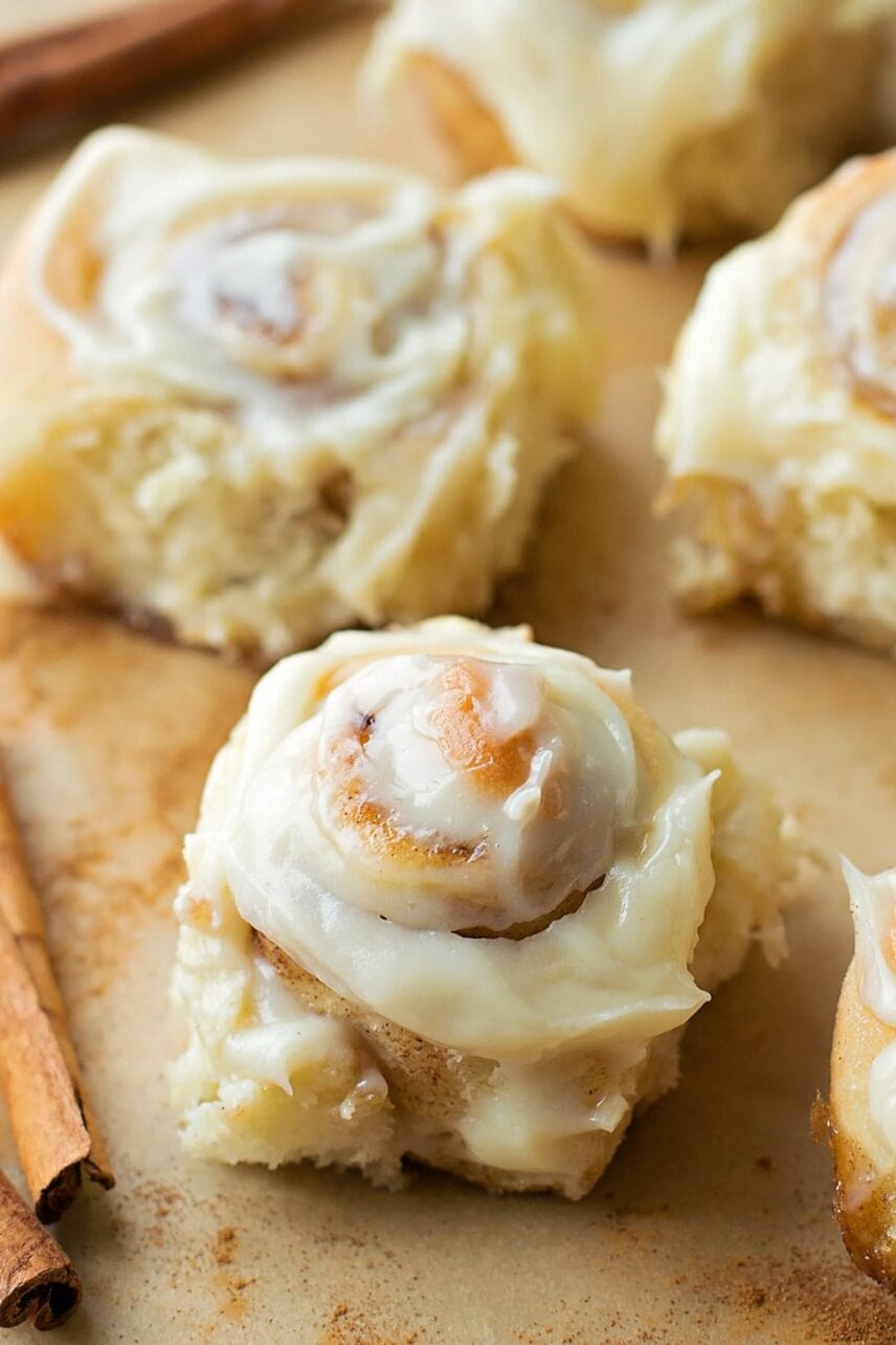BEST Mini Cinnamon Rolls {In just 90 minutes!} | Lil' Luna
