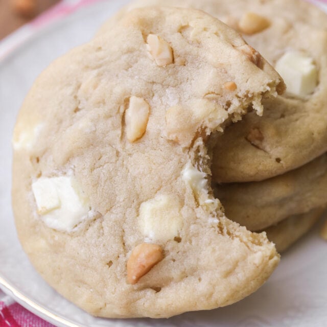 White Chocolate Macadamia Nut Cookies | Lil' Luna