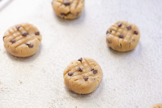 Mini Peanut Butter Cookies {Bite-Sized + Addicting} | Lil' Luna