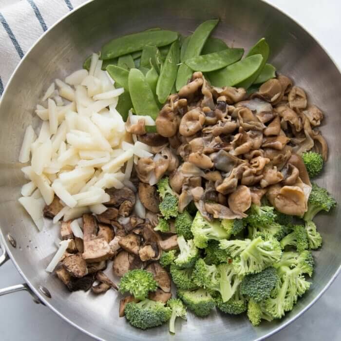 Delicious Moo Goo Gai Pan Recipe (+VIDEO) | Lil' Luna