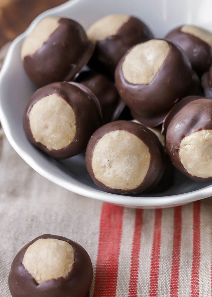 EASY Buckeyes Recipe {Only 5 ingredients!!} | Lil' Luna