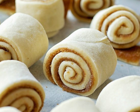 BEST Mini Cinnamon Rolls {In just 90 minutes!} | Lil' Luna