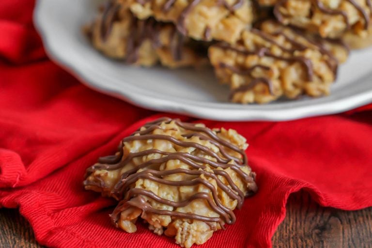Peanut Butter Chews {No Bake Cornflake Cookies} | Lil' Luna