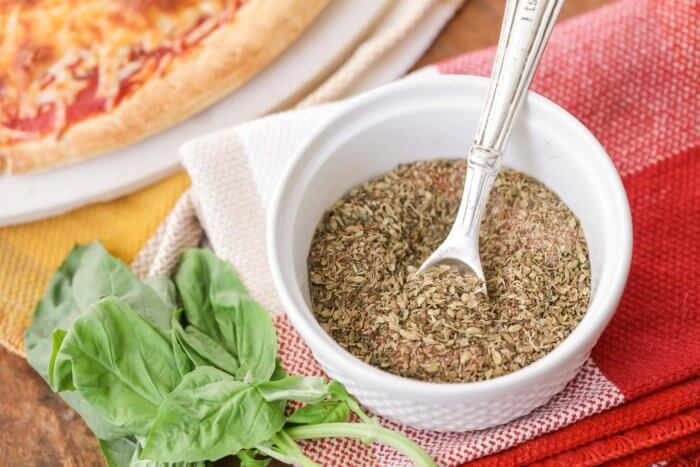 Homemade Pizza Seasoning Recipe | Lil' Luna
