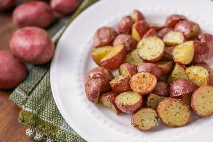Oven Roasted Red Potatoes {4 Ingredients!} +VIDEO | Lil' Luna