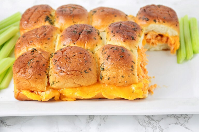 Buffalo Chicken Sliders {10 Minutes of Prep!} | Lil' Luna