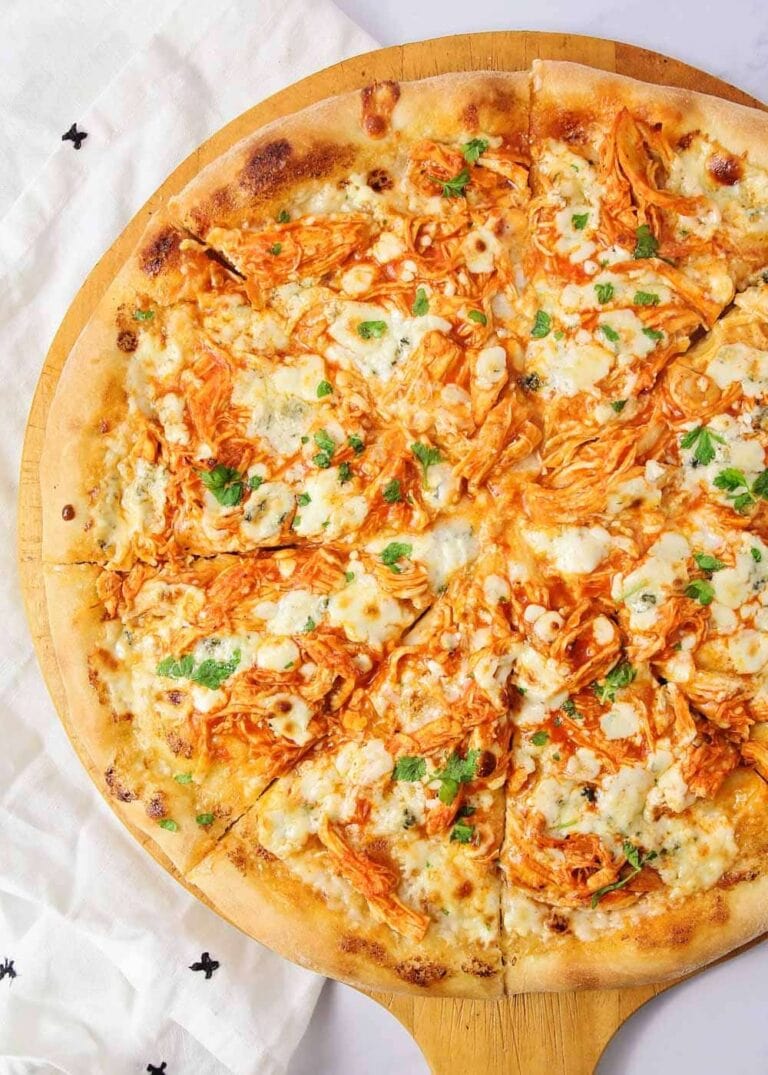 Buffalo Chicken Pizza {+VIDEO} | Lil' Luna