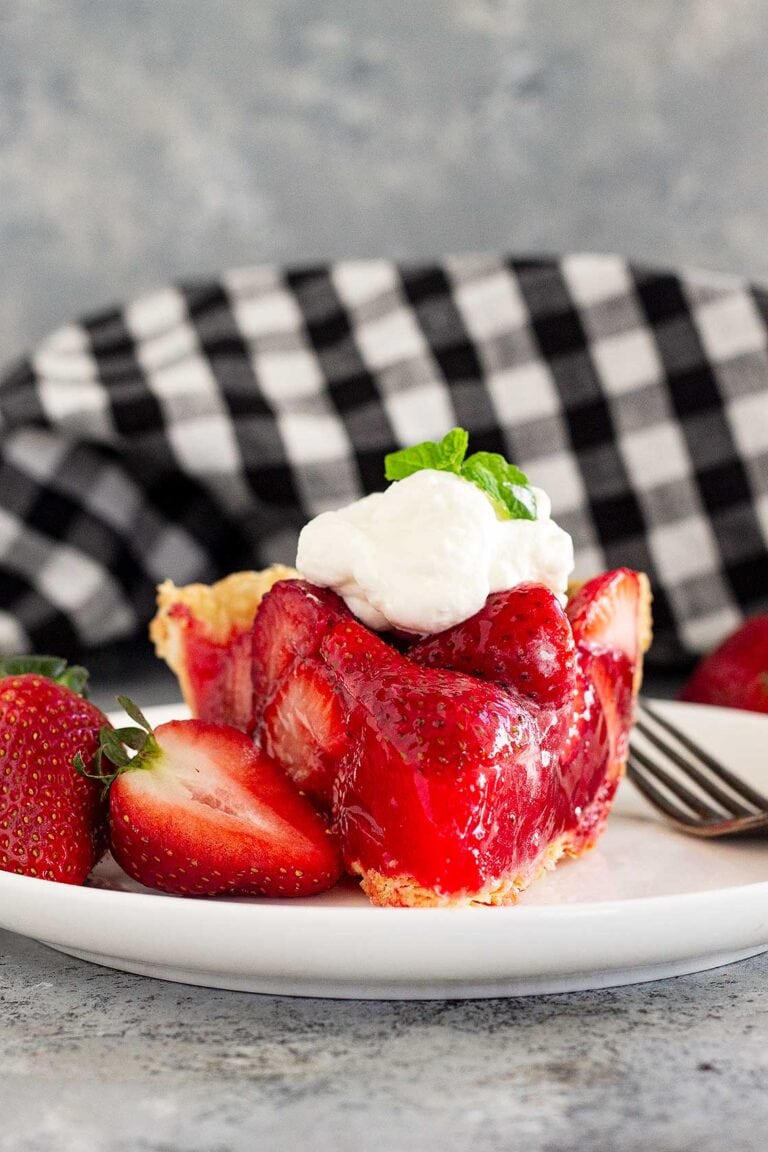 Easy Strawberry Pie {with Fresh Strawberries!} | Lil' Luna