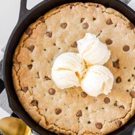 Pizookie {aka Pizza Cookie!} +VIDEO | Lil' Luna