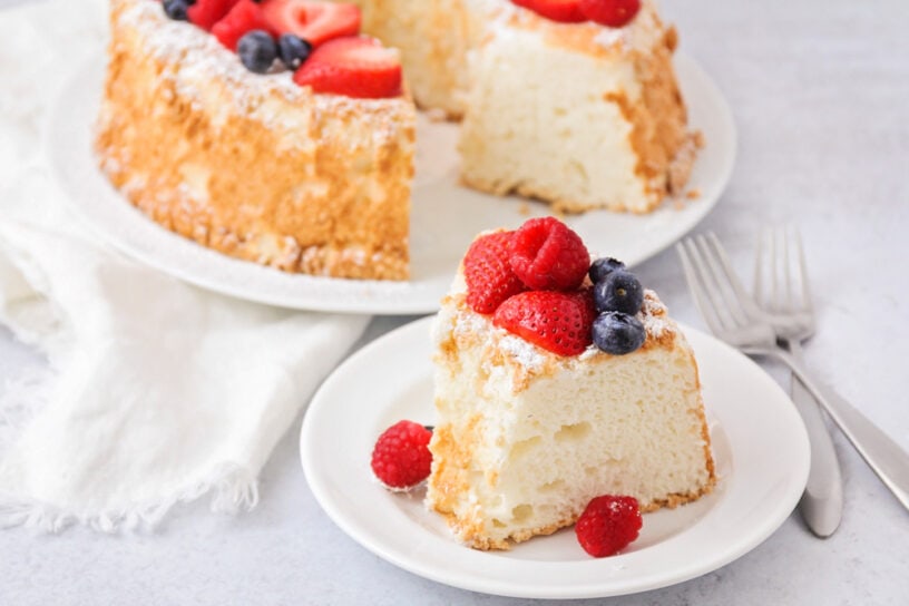 Easy Angel Food Cake Recipe {+VIDEO} | Lil' Luna
