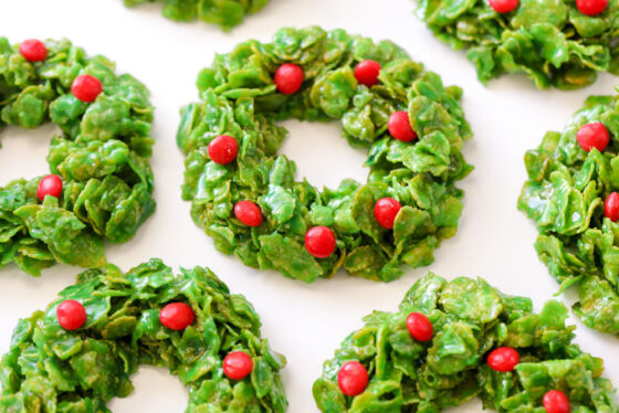 No-Bake Christmas Wreath Cookies | Lil' Luna