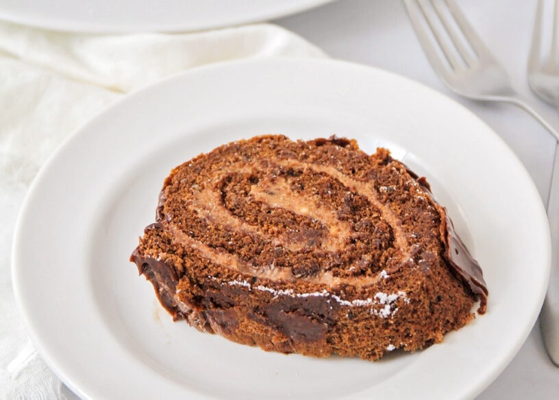 Yule Log Cake Recipe {Step by Step Instructions} | Lil' Luna