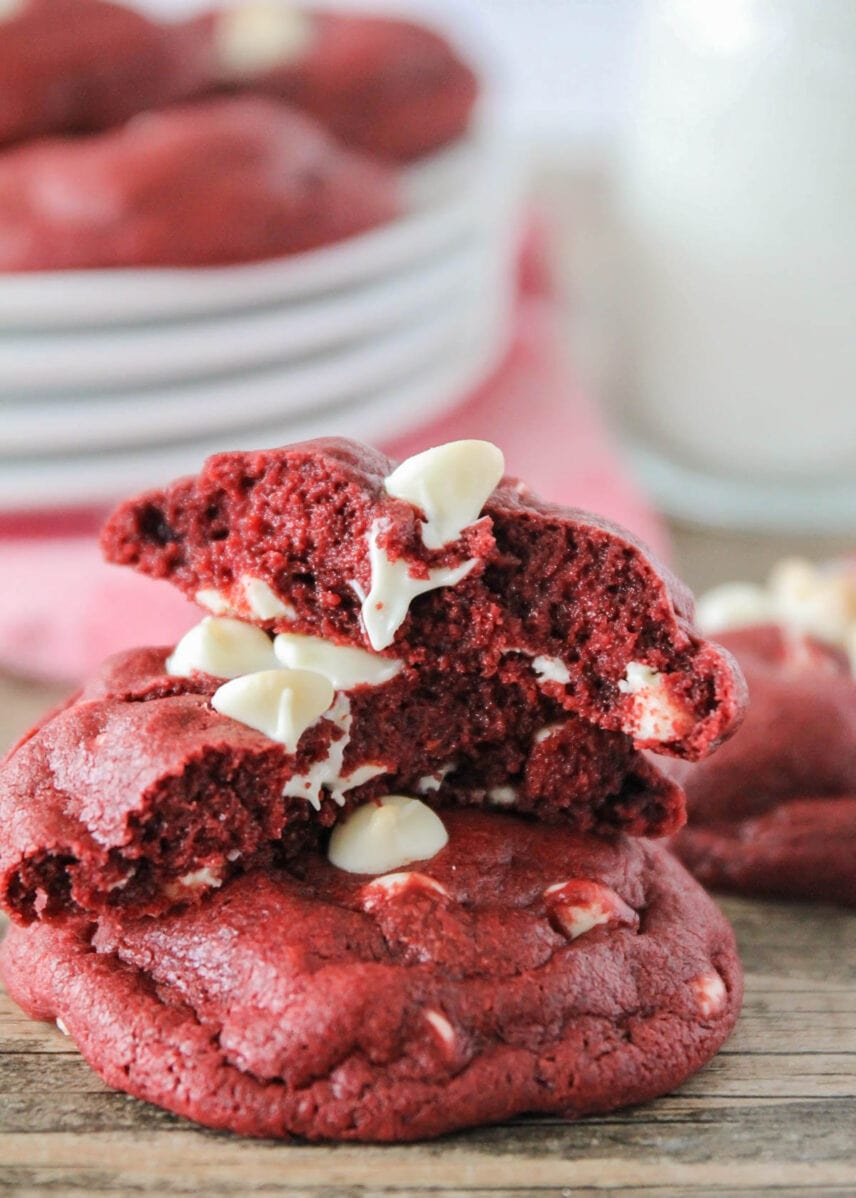 Red Velvet White Chocolate Chip Cookies {Easy + Delish} | Lil' Luna