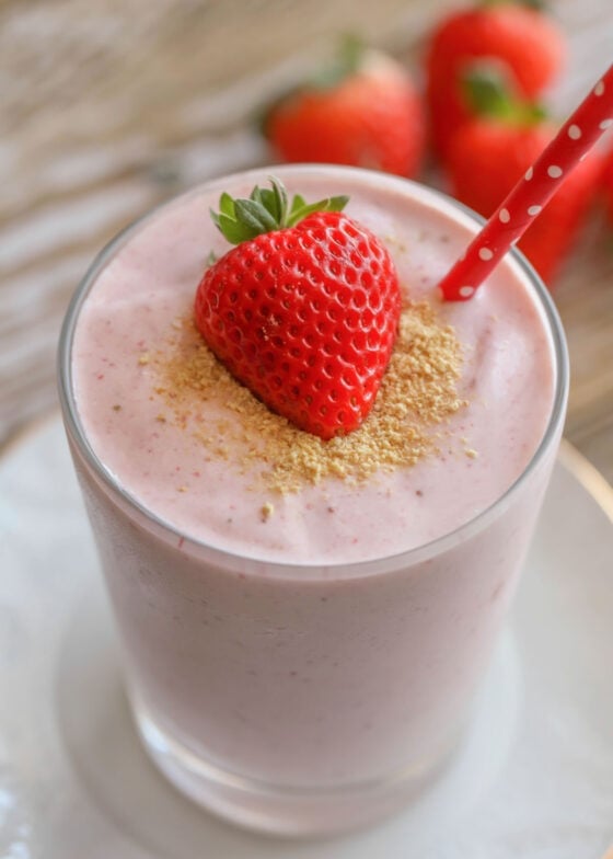 Strawberry Cheesecake Smoothie {Thick + Creamy} | Lil' Luna