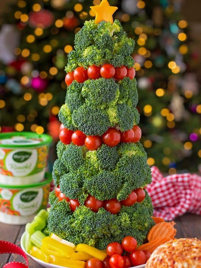 Christmas Tree Pull Apart Bread | Lil' Luna