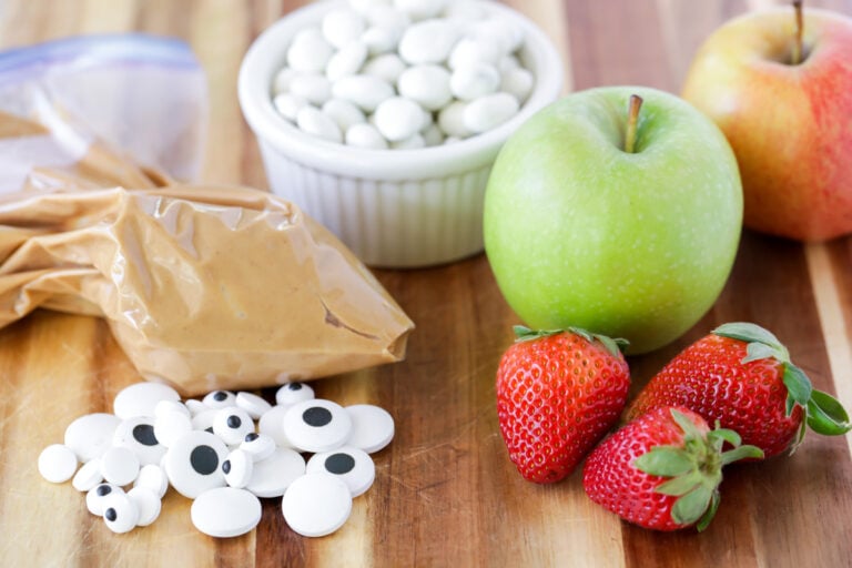 Apple Monster Teeth {A Healthy + Spooky Snack!} | Lil' Luna