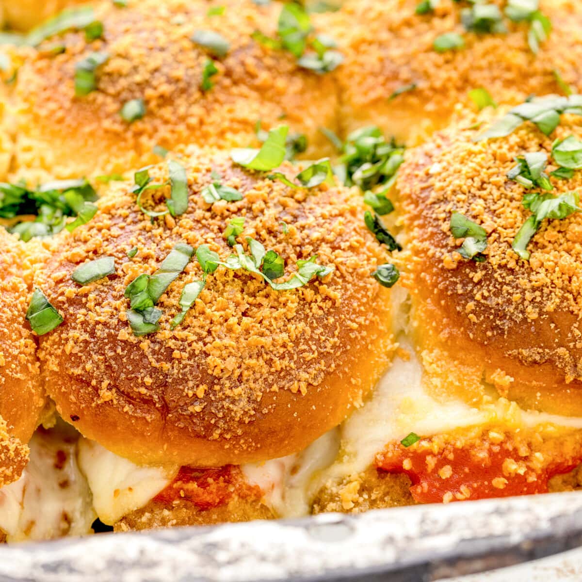 Chicken Parmesan Sliders {Easy + Delicious} | Lil' Luna