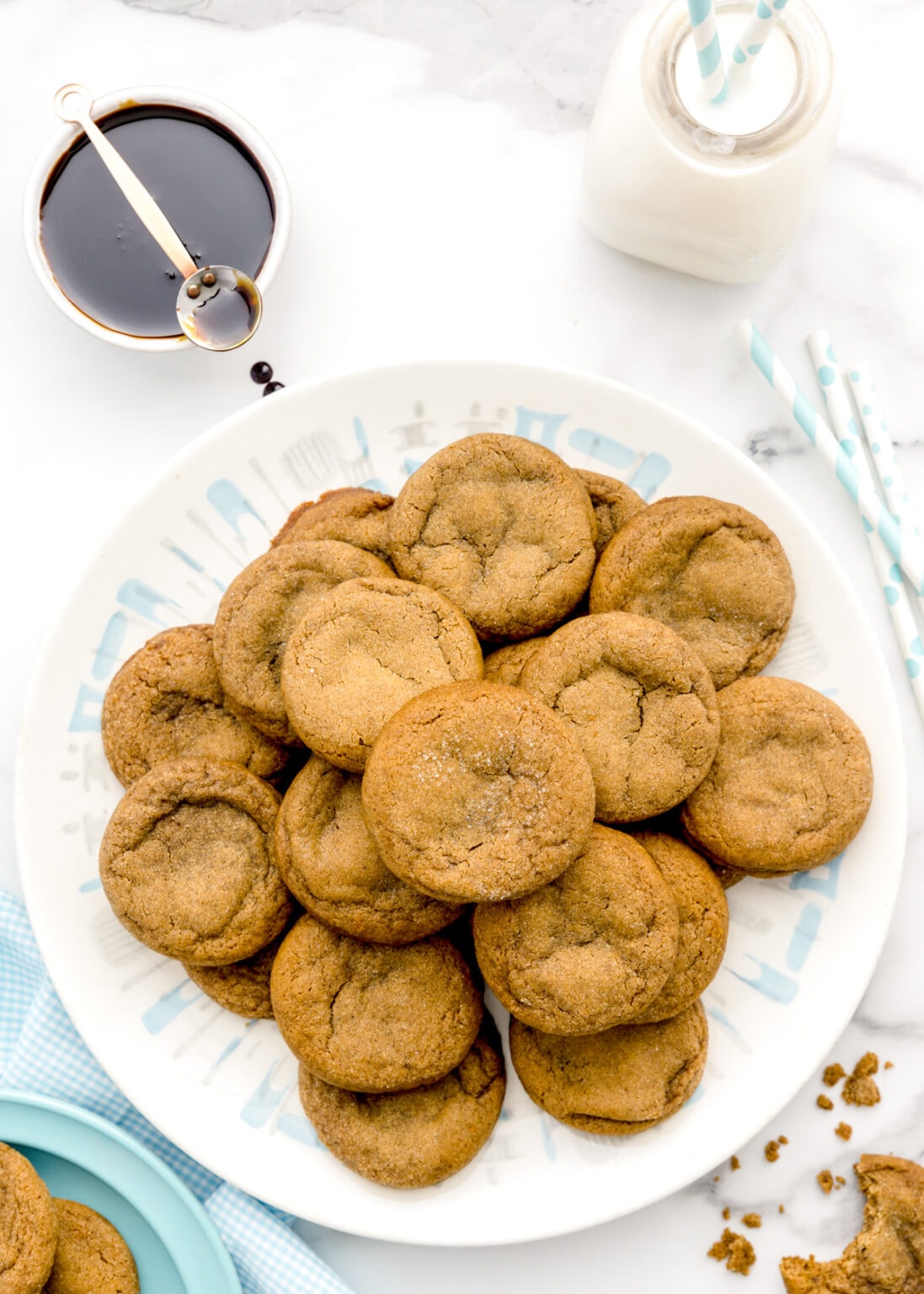 Chewy Molasses Cookies {A Holiday Favorite} | Lil' Luna