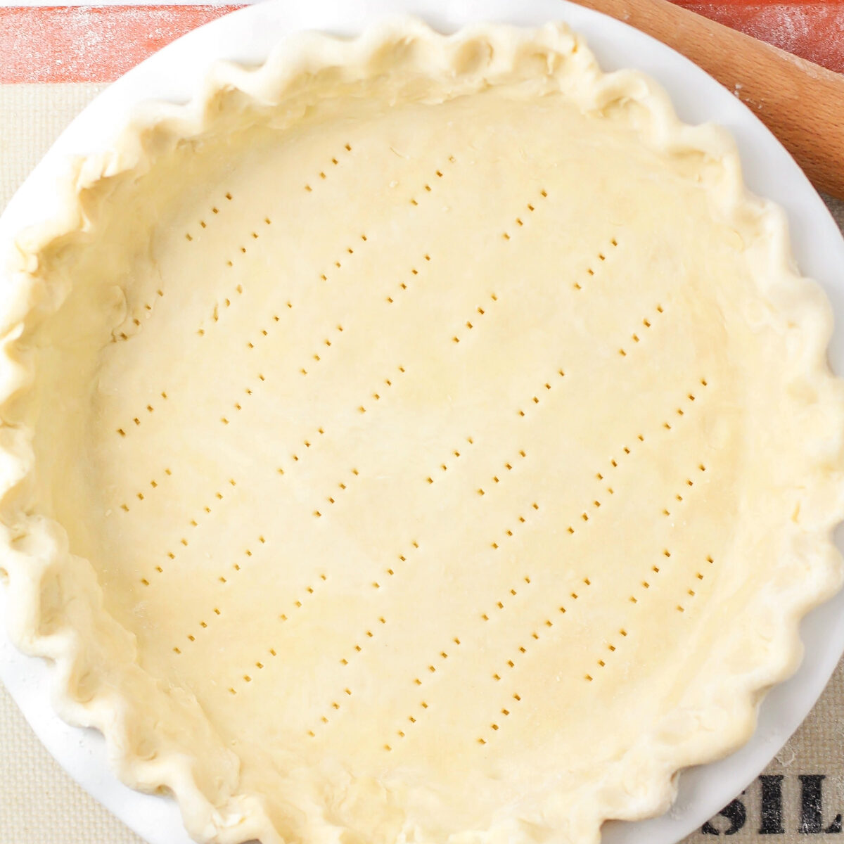 Perfect Pie Crust Recipe {Just 5 Ingredients!} | Lil' Luna