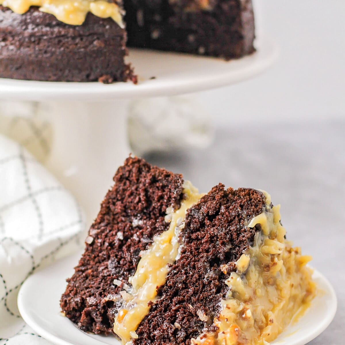 50+ Cakes That Feed A Crowd | Lil' Luna