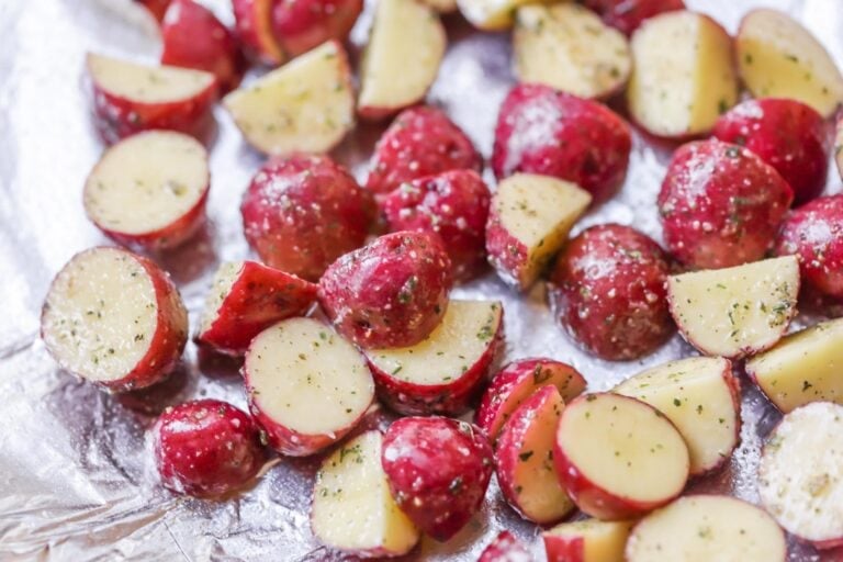 Oven Roasted Red Potatoes {4 Ingredients!} +VIDEO | Lil' Luna