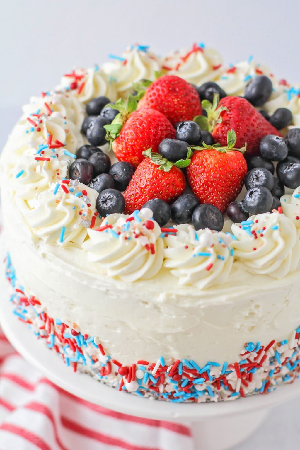 Red, White and Blue Cake {Patriotic Dessert!} | Lil' Luna