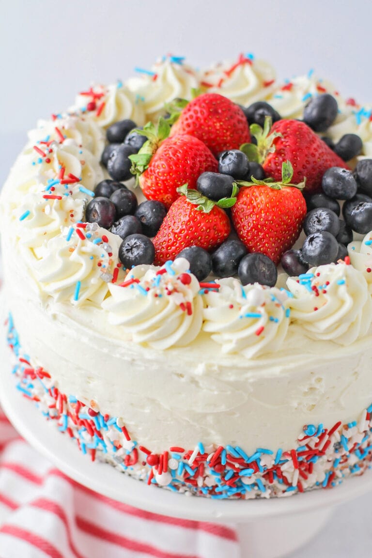 Red, White and Blue Cake {Patriotic Dessert!} | Lil' Luna