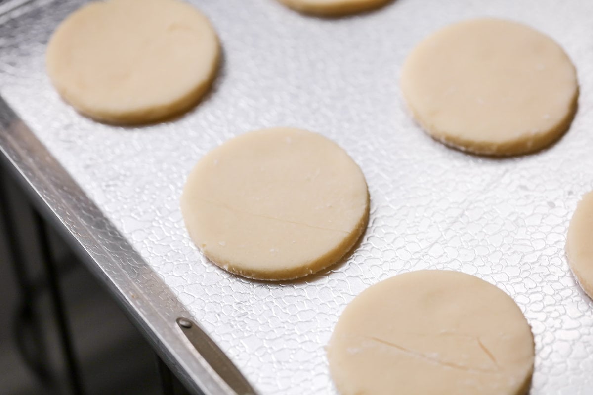 The BEST Frosted Sugar Cookies {+VIDEO} | Lil' Luna