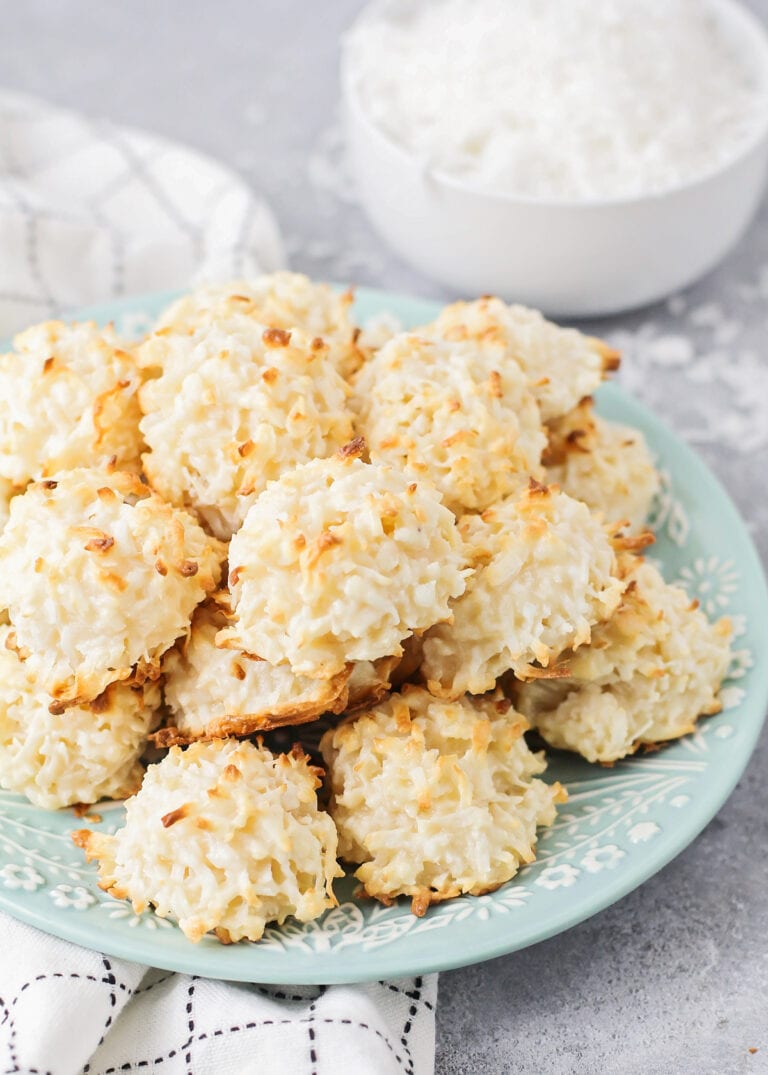 Easy Coconut Macaroons | Lil' Luna