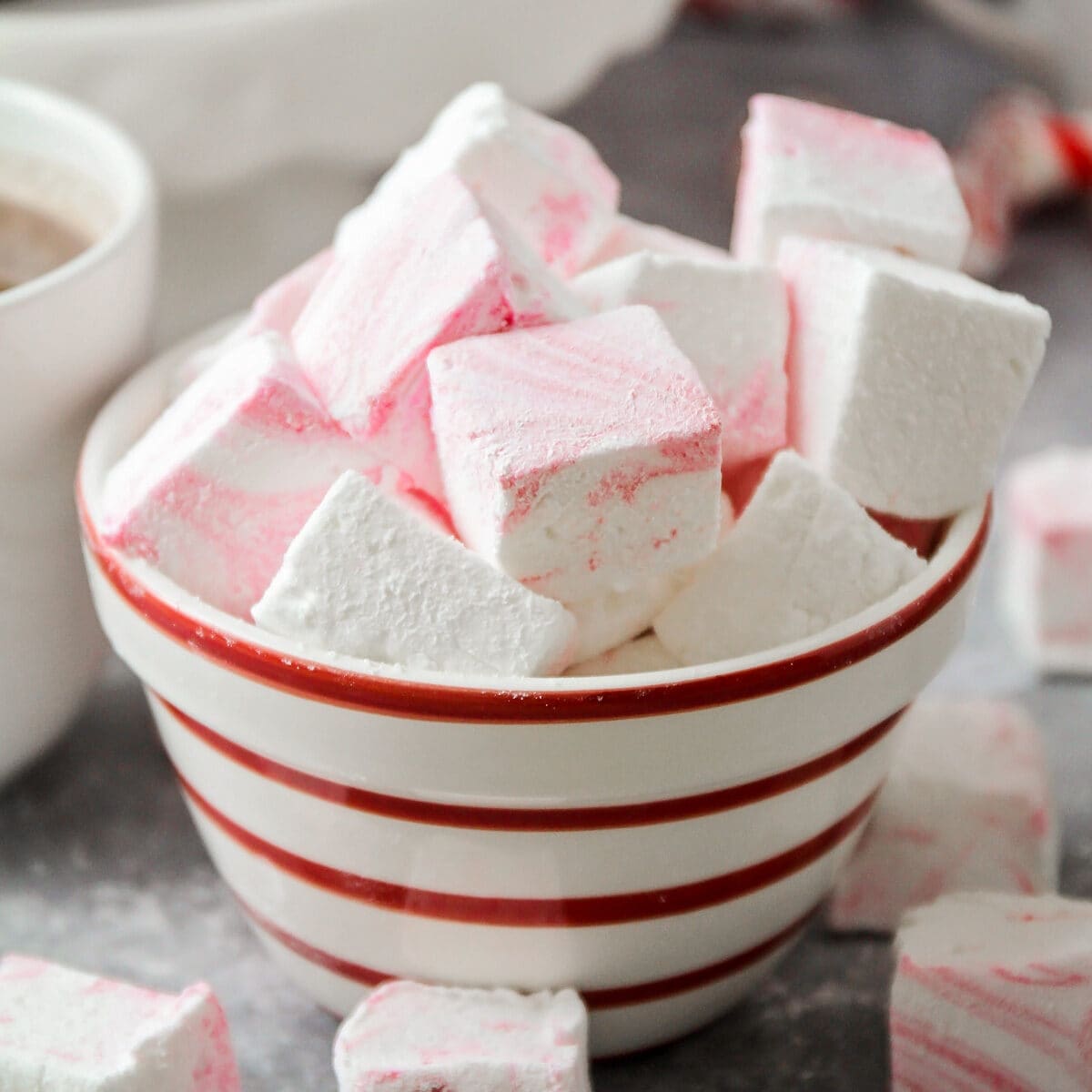 Homemade Peppermint Marshmallows | Lil' Luna