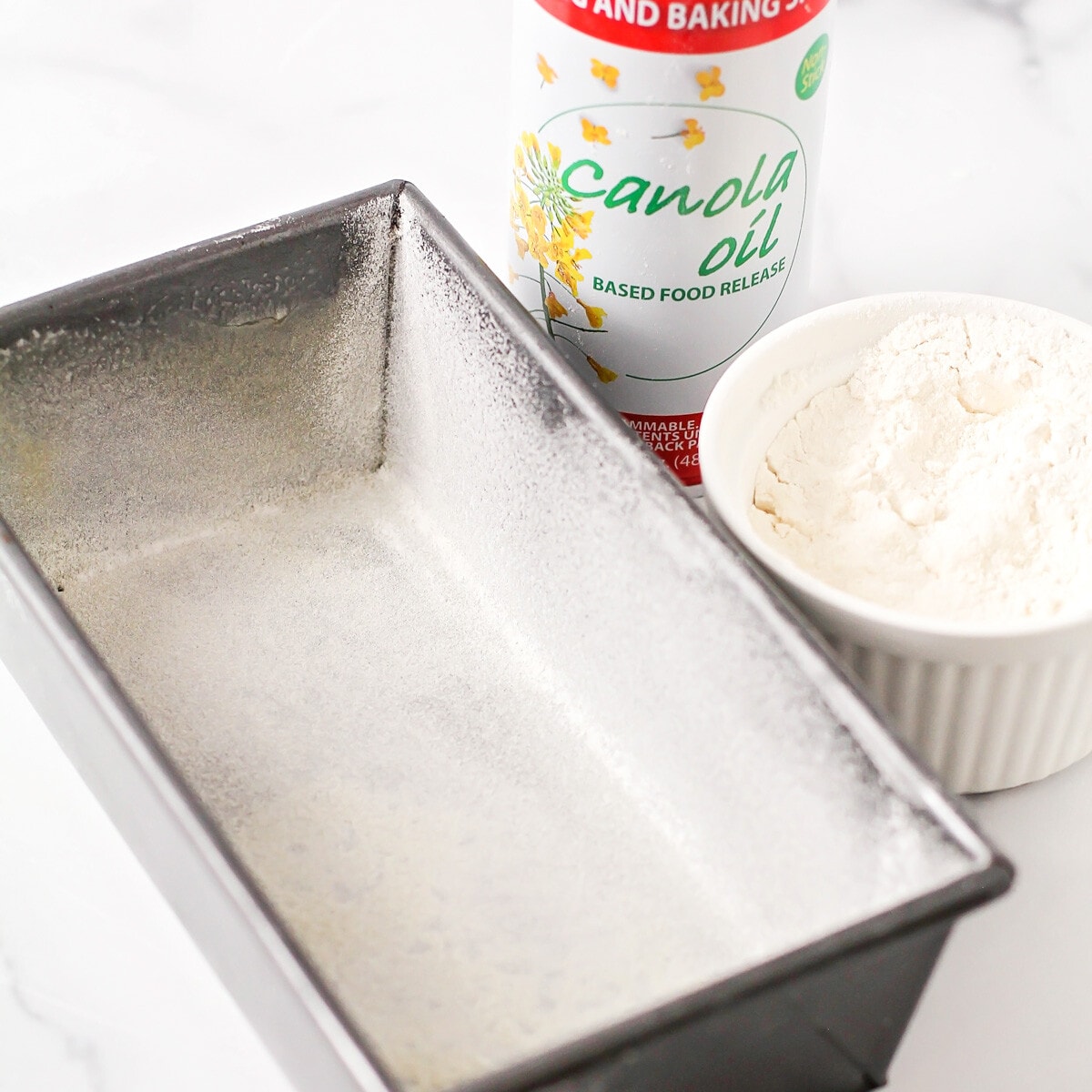 How to Grease and Flour a Pan | Lil' Luna