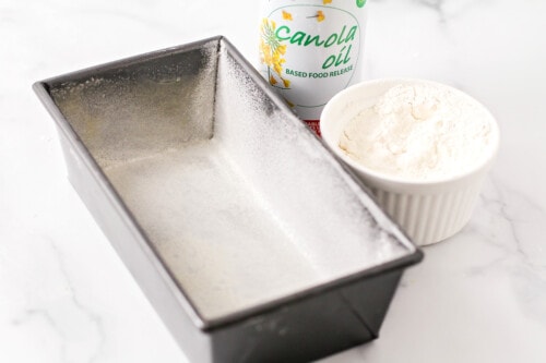 How to Grease and Flour a Pan | Lil' Luna