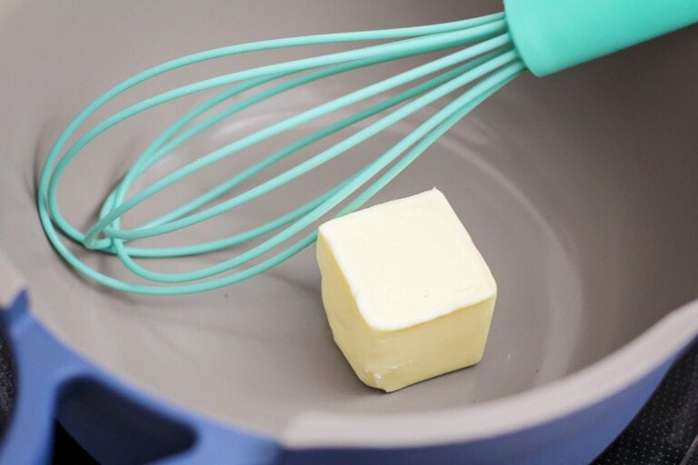 How to Make a Roux {For Thickening Sauces!} | Lil' Luna