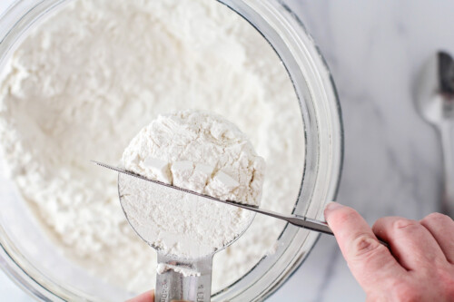 How to Measure Flour {The Proper Technique!} | Lil' Luna