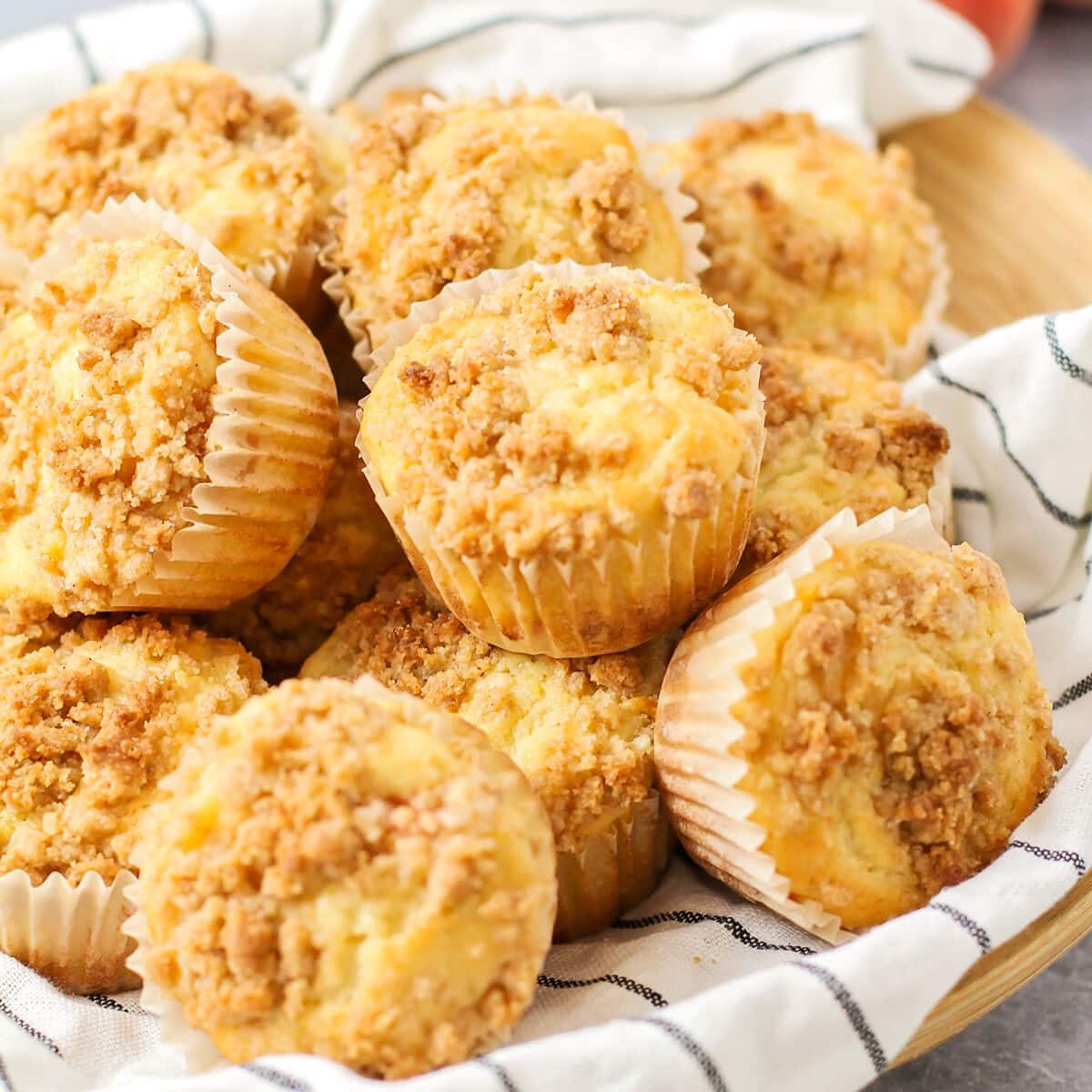 Easy Peach Muffins | Lil' Luna